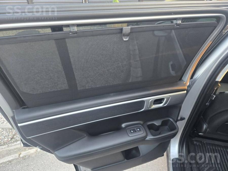 Pelēks Hyundai Santa Fe 2024 Rīga, ar dzinēja tilpumu 1.60 L un nobraukumu 13 tūkst. km par 42000 €, foto 16 vietnē AUTOMOTO.COM.LV