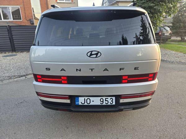 Pelēks Hyundai Santa Fe 2024 Šauļi, ar dzinēja tilpumu 1.60 L un nobraukumu 15 tūkst. km par 43900 €, foto 4 vietnē AUTOMOTO.COM.LV