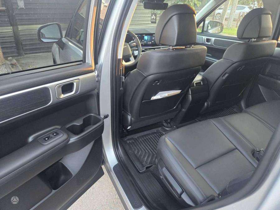 Grey Hyundai Santa Fe 2024 in Siauliai, with an engine capacity of 1.60 L and mileage of 15 thousand km for 43900 €, photo 15 on AUTOMOTO.COM.LV