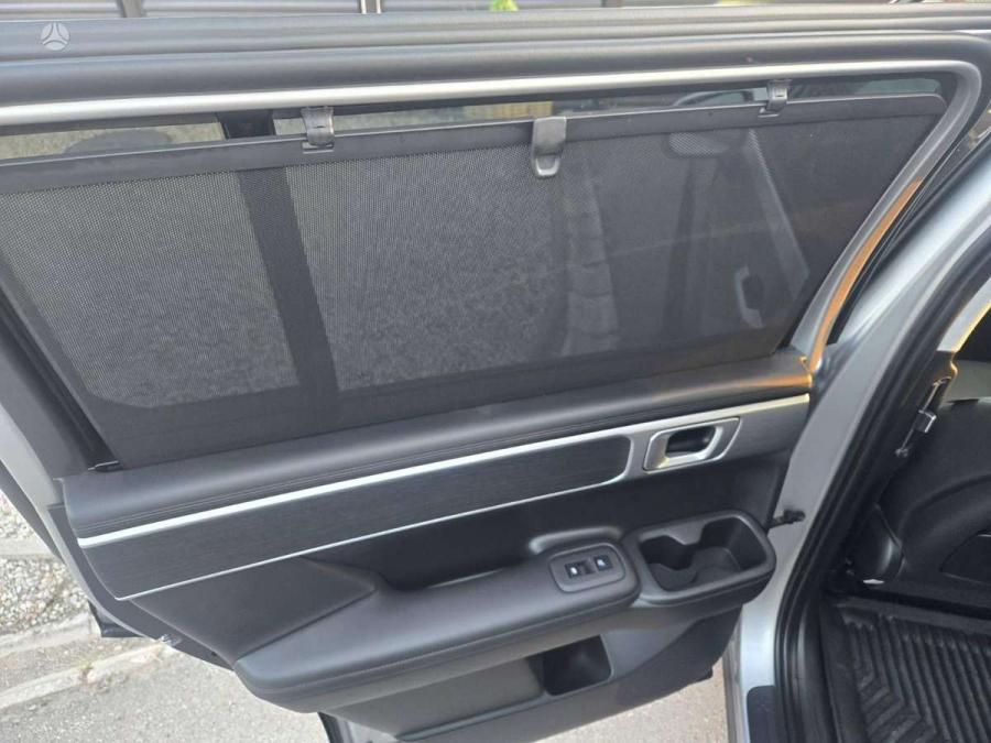 Grey Hyundai Santa Fe 2024 in Siauliai, with an engine capacity of 1.60 L and mileage of 15 thousand km for 43900 €, photo 16 on AUTOMOTO.COM.LV