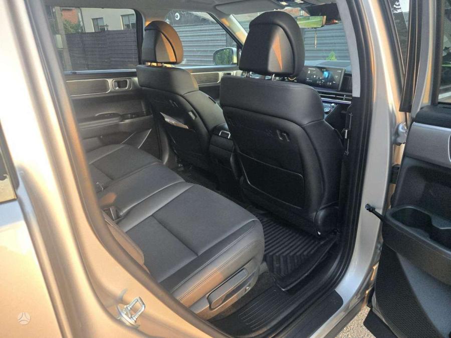 Grey Hyundai Santa Fe 2024 in Siauliai, with an engine capacity of 1.60 L and mileage of 15 thousand km for 43900 €, photo 20 on AUTOMOTO.COM.LV