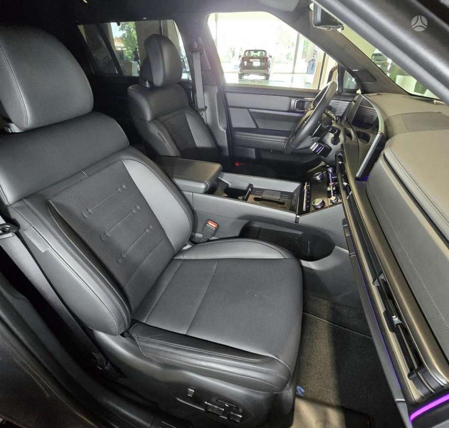 Grey Hyundai Santa Fe 2025 in Siauliai, with an engine capacity of 1.60 L and mileage of 58 thousand km for 46900 €, photo 36 on AUTOMOTO.COM.LV