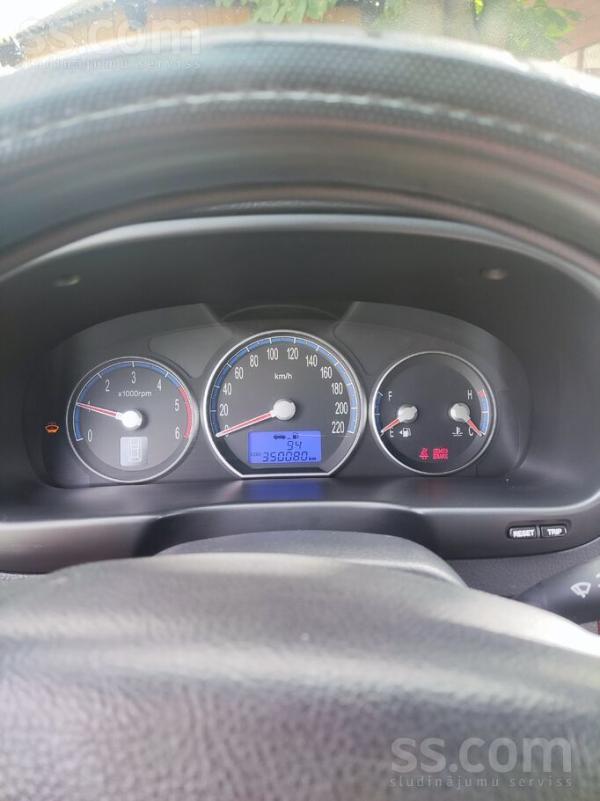 Pelēks Hyundai Santa Fe 2006 Rēzekne, ar dzinēja tilpumu 2.20 L un nobraukumu 350 tūkst. km par 3000 €, foto 9 vietnē AUTOMOTO.COM.LV