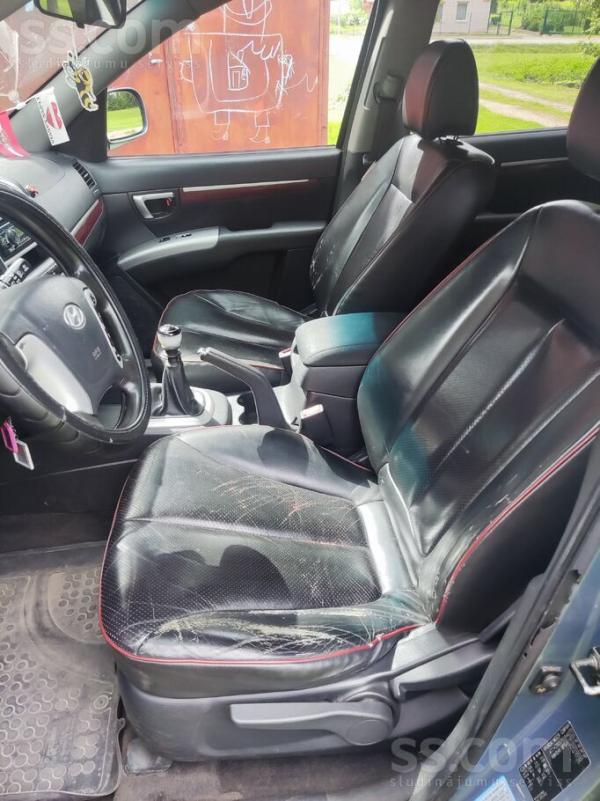 Pelēks Hyundai Santa Fe 2006 Rēzekne, ar dzinēja tilpumu 2.20 L un nobraukumu 350 tūkst. km par 3000 €, foto 10 vietnē AUTOMOTO.COM.LV