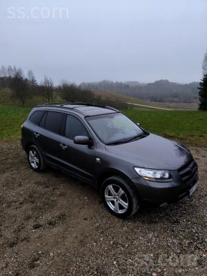 Grey Hyundai Santa Fe 2008 in Ludza, with an engine capacity of 2.20 L and mileage of 300 thousand km for 1800 €, photo  on AUTOMOTO.COM.LV