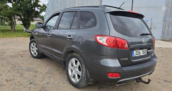 Grey Hyundai Santa Fe 2006 in Siauliai, with an engine capacity of 2.19 L and mileage of 365 thousand km for 2500 €, photo 5 on AUTOMOTO.COM.LV