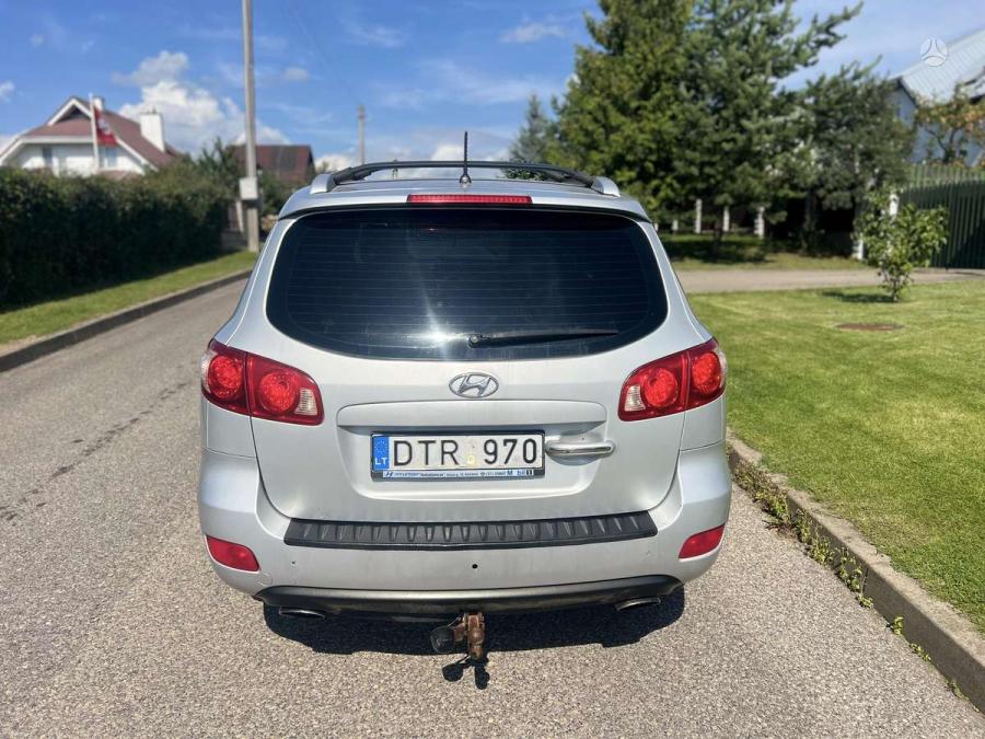 Grey Hyundai Santa Fe 2008 in Vilnius, with an engine capacity of 2.19 L and mileage of 354 thousand km for 2500 €, photo 7 on AUTOMOTO.COM.LV