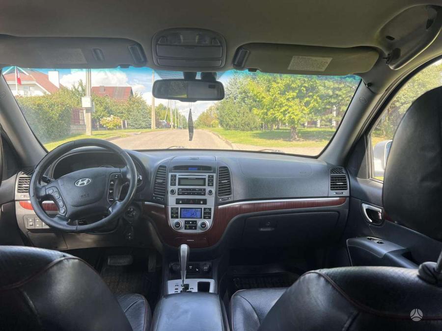 Grey Hyundai Santa Fe 2008 in Vilnius, with an engine capacity of 2.19 L and mileage of 354 thousand km for 2500 €, photo 12 on AUTOMOTO.COM.LV