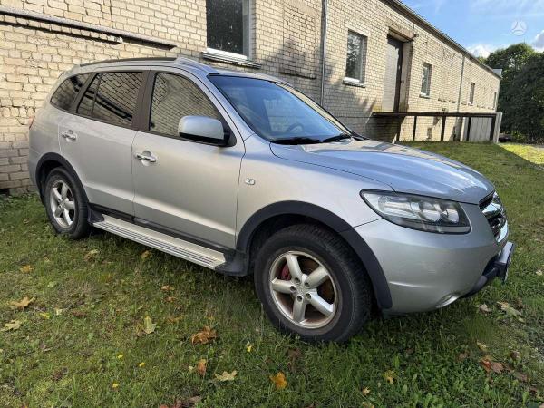 Pelēks Hyundai Santa Fe 2008 Plungė, ar dzinēja tilpumu 2.19 L un nobraukumu 248 tūkst. km par 2500 €, foto 1 vietnē AUTOMOTO.COM.LV