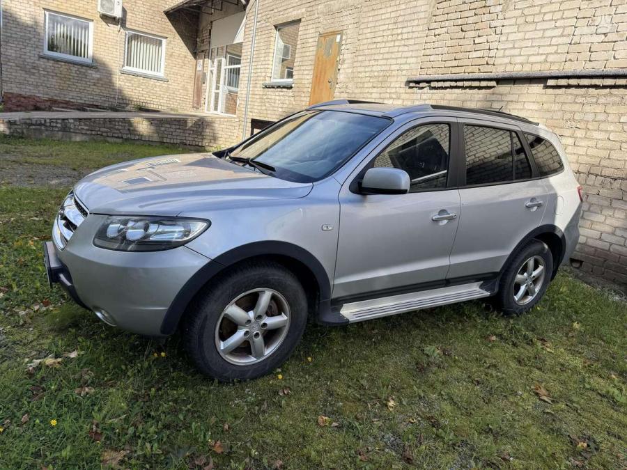 Pelēks Hyundai Santa Fe 2008 Plungė, ar dzinēja tilpumu 2.19 L un nobraukumu 248 tūkst. km par 2500 €, foto 3 vietnē AUTOMOTO.COM.LV