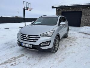 Grey Hyundai Santa Fe 2015 in Kretinga, with an engine capacity of 2.00 L and mileage of 204 thousand km for 12650 €, photo 2 on AUTOMOTO.COM.LV