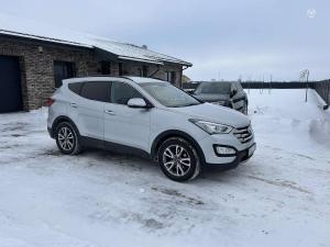 Grey Hyundai Santa Fe 2015 in Kretinga, with an engine capacity of 2.00 L and mileage of 204 thousand km for 12650 €, photo 4 on AUTOMOTO.COM.LV