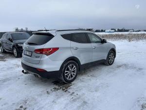 Grey Hyundai Santa Fe 2015 in Kretinga, with an engine capacity of 2.00 L and mileage of 204 thousand km for 12650 €, photo 6 on AUTOMOTO.COM.LV