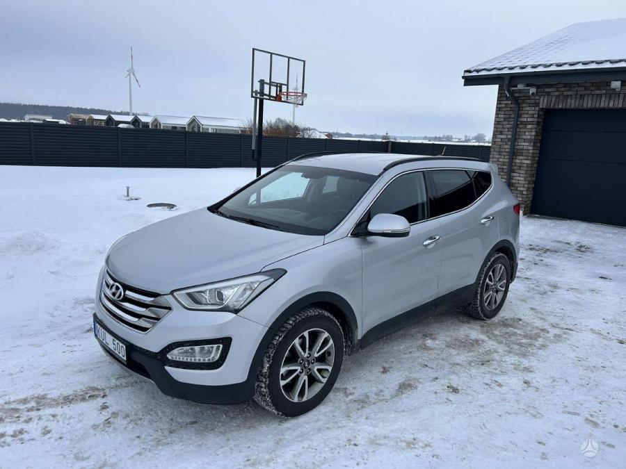 Grey Hyundai Santa Fe 2015 in Kretinga, with an engine capacity of 2.00 L and mileage of 204 thousand km for 12650 €, photo 11 on AUTOMOTO.COM.LV
