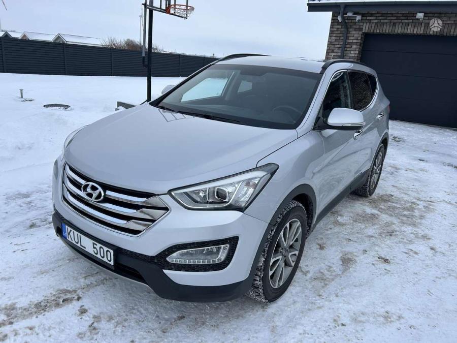 Grey Hyundai Santa Fe 2015 in Kretinga, with an engine capacity of 2.00 L and mileage of 204 thousand km for 12650 €, photo 12 on AUTOMOTO.COM.LV