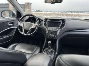 Grey Hyundai Santa Fe 2015 in Kretinga, with an engine capacity of 2.00 L and mileage of 204 thousand km for 12650 €, photo 18 on AUTOMOTO.COM.LV