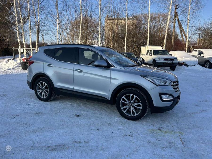 Grey Hyundai Santa Fe 2015 in Kretinga, with an engine capacity of 2.00 L and mileage of 204 thousand km for 12650 €, photo 9 on AUTOMOTO.COM.LV
