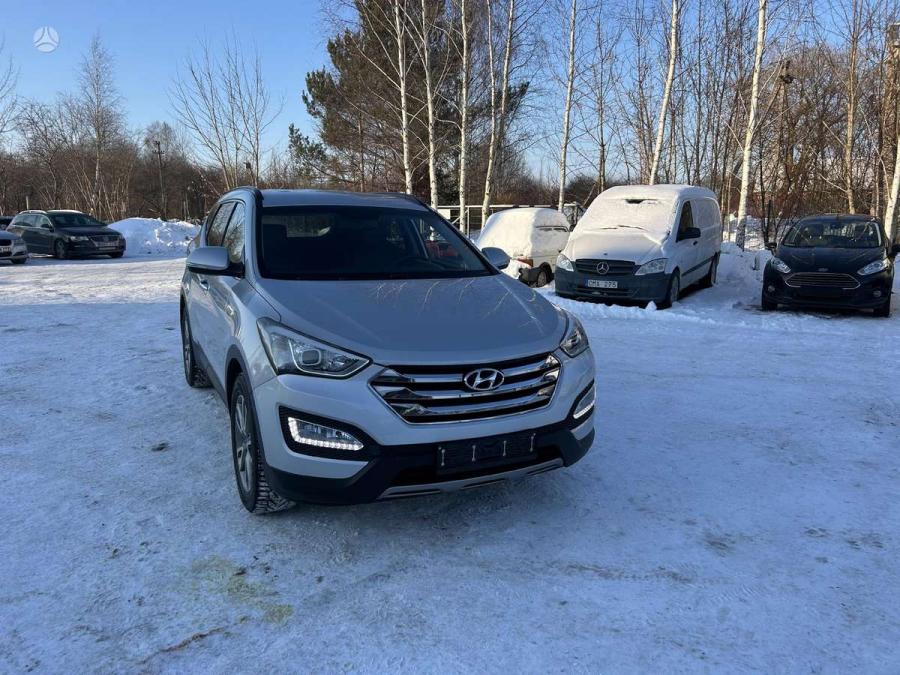Grey Hyundai Santa Fe 2015 in Kretinga, with an engine capacity of 2.00 L and mileage of 204 thousand km for 12650 €, photo 10 on AUTOMOTO.COM.LV