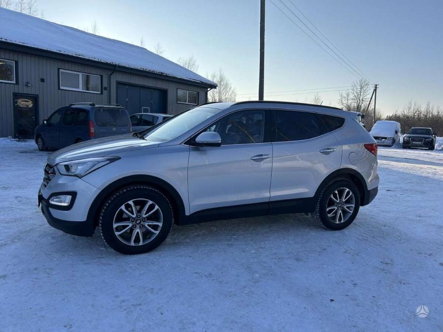 Grey Hyundai Santa Fe 2015 in Kretinga, with an engine capacity of 2.00 L and mileage of 204 thousand km for 12650 €, photo 12 on AUTOMOTO.COM.LV