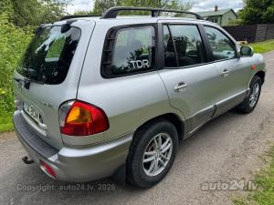 Grey Hyundai Santa Fe 2001 in Rakvere, with an engine capacity of 2.40 L and mileage of 223 thousand km for 1199 €, photo 5 on AUTOMOTO.COM.LV