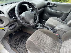 Grey Hyundai Santa Fe 2001 in Rakvere, with an engine capacity of 2.40 L and mileage of 223 thousand km for 1199 €, photo 7 on AUTOMOTO.COM.LV