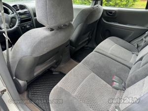 Grey Hyundai Santa Fe 2001 in Rakvere, with an engine capacity of 2.40 L and mileage of 223 thousand km for 1199 €, photo 8 on AUTOMOTO.COM.LV