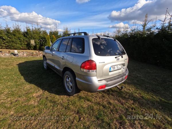 Grey Hyundai Santa Fe 2005 in Tallinn, with an engine capacity of 2.00 L and mileage of 214 thousand km for 2999 €, photo 3 on AUTOMOTO.COM.LV
