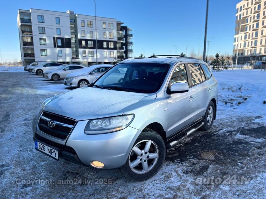 Grey Hyundai Santa Fe 2006 in Tallinn, with an engine capacity of 2.20 L and mileage of 221 thousand km for 4499 €, photo 1 on AUTOMOTO.COM.LV