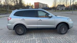 Pelēks Hyundai Santa Fe 2006 Rēzekne, ar dzinēja tilpumu 2.20 L un nobraukumu 305 tūkst. km par 2300 €, foto 3 vietnē AUTOMOTO.COM.LV