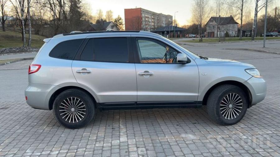 Pelēks Hyundai Santa Fe 2006 Rēzekne, ar dzinēja tilpumu 2.20 L un nobraukumu 305 tūkst. km par 2300 €, foto 3 vietnē AUTOMOTO.COM.LV