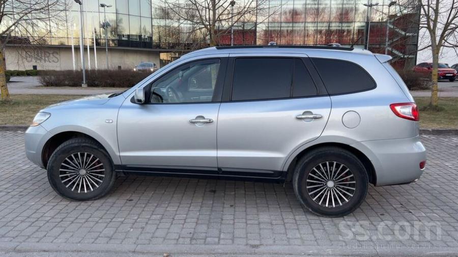 Pelēks Hyundai Santa Fe 2006 Rēzekne, ar dzinēja tilpumu 2.20 L un nobraukumu 305 tūkst. km par 2300 €, foto 4 vietnē AUTOMOTO.COM.LV