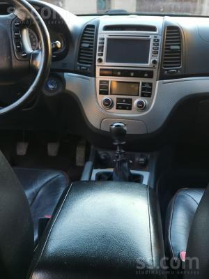 Pelēks Hyundai Santa Fe 2006 Rēzekne, ar dzinēja tilpumu 2.20 L un nobraukumu 305 tūkst. km par 2300 €, foto 6 vietnē AUTOMOTO.COM.LV