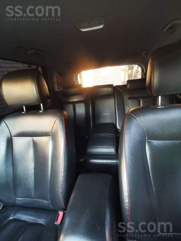 Grey Hyundai Santa Fe 2006 in Rezekne, with an engine capacity of 2.20 L and mileage of 305 thousand km for 2300 €, photo 6 on AUTOMOTO.COM.LV