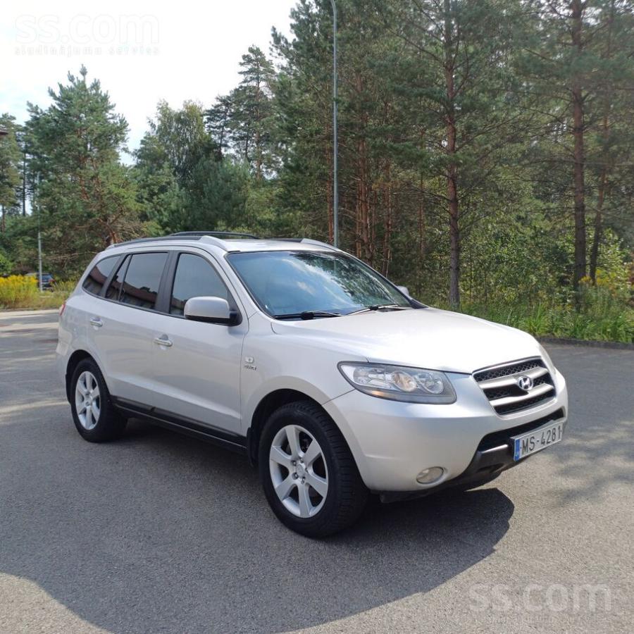 Grey Hyundai Santa Fe 2007 in Riga, with an engine capacity of 2.20 L and mileage of 250 thousand km for 4000 €, photo 1 on AUTOMOTO.COM.LV