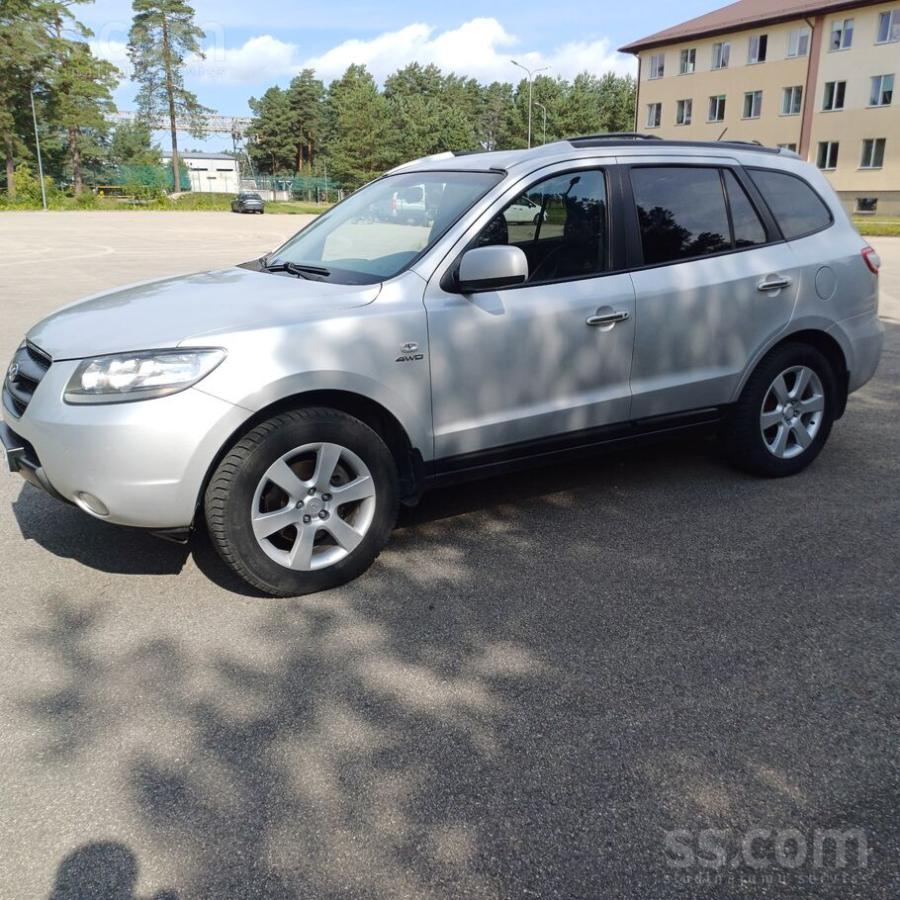 Grey Hyundai Santa Fe 2007 in Riga, with an engine capacity of 2.20 L and mileage of 250 thousand km for 4000 €, photo 3 on AUTOMOTO.COM.LV