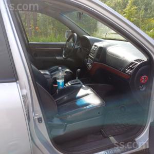 Grey Hyundai Santa Fe 2007 in Riga, with an engine capacity of 2.20 L and mileage of 250 thousand km for 4000 €, photo 4 on AUTOMOTO.COM.LV