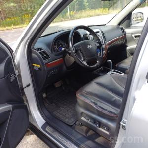 Grey Hyundai Santa Fe 2007 in Riga, with an engine capacity of 2.20 L and mileage of 250 thousand km for 4000 €, photo 5 on AUTOMOTO.COM.LV