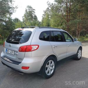 Grey Hyundai Santa Fe 2007 in Riga, with an engine capacity of 2.20 L and mileage of 250 thousand km for 4000 €, photo 7 on AUTOMOTO.COM.LV