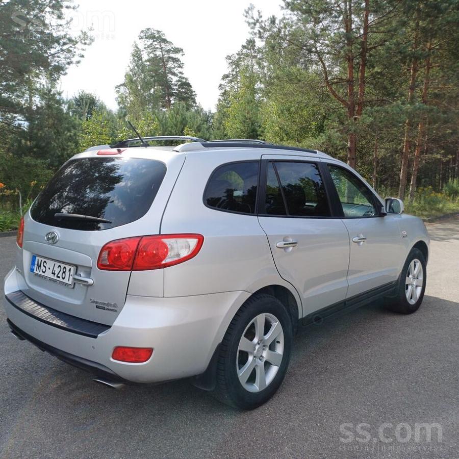 Grey Hyundai Santa Fe 2007 in Riga, with an engine capacity of 2.20 L and mileage of 250 thousand km for 4000 €, photo 7 on AUTOMOTO.COM.LV