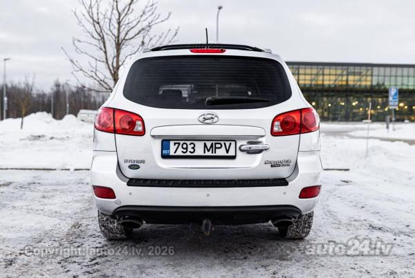 Grey Hyundai Santa Fe 2009 in Tallinn, with an engine capacity of 2.20 L and mileage of 227 thousand km for 4999 €, photo 5 on AUTOMOTO.COM.LV