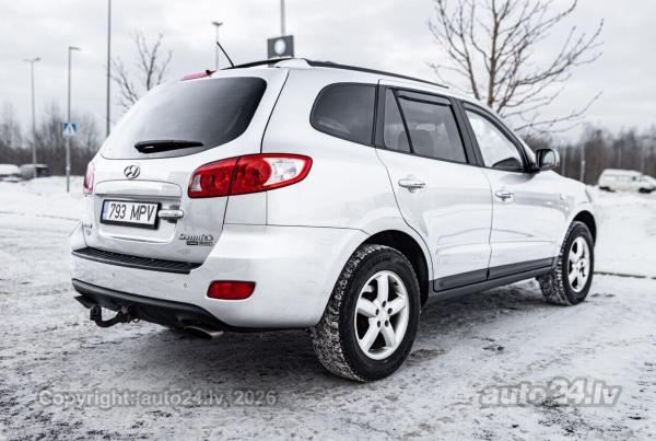 Grey Hyundai Santa Fe 2009 in Tallinn, with an engine capacity of 2.20 L and mileage of 227 thousand km for 4999 €, photo 6 on AUTOMOTO.COM.LV