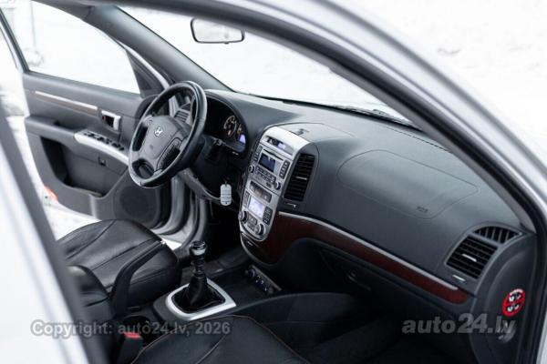 Pelēks Hyundai Santa Fe 2009 Tallina, ar dzinēja tilpumu 2.20 L un nobraukumu 227 tūkst. km par 4999 €, foto 11 vietnē AUTOMOTO.COM.LV