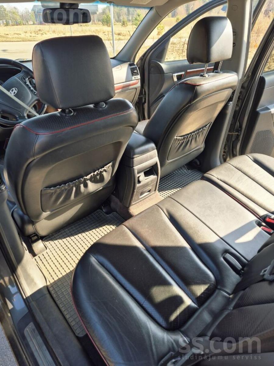 Pelēks Hyundai Santa Fe 2009 Rīga, ar dzinēja tilpumu 2.20 L un nobraukumu 200 tūkst. km par 4900 €, foto 5 vietnē AUTOMOTO.COM.LV