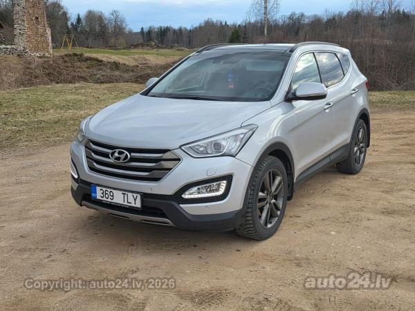 Grey Hyundai Santa Fe 2016 in Viljandi, with an engine capacity of 2.20 L and mileage of 246 thousand km for 15000 €, photo 2 on AUTOMOTO.COM.LV
