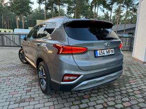 Pelēks Hyundai Santa Fe 2019 Tallina, ar dzinēja tilpumu 2.20 L un nobraukumu 80 tūkst. km par 36580 €, foto  vietnē AUTOMOTO.COM.LV