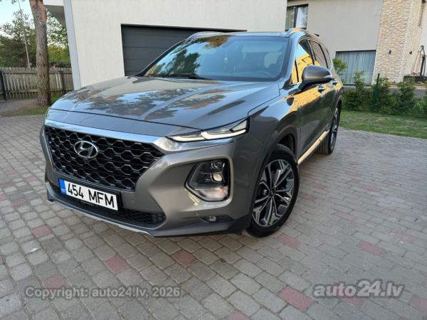 Grey Hyundai Santa Fe 2019 in Tallinn, with an engine capacity of 2.20 L and mileage of 83 thousand km for 36580 €, photo 6 on AUTOMOTO.COM.LV