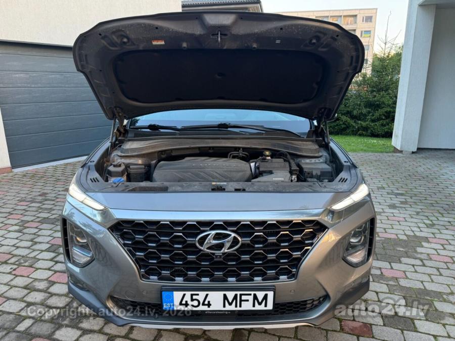 Grey Hyundai Santa Fe 2019 in Tallinn, with an engine capacity of 2.20 L and mileage of 83 thousand km for 36580 €, photo 10 on AUTOMOTO.COM.LV