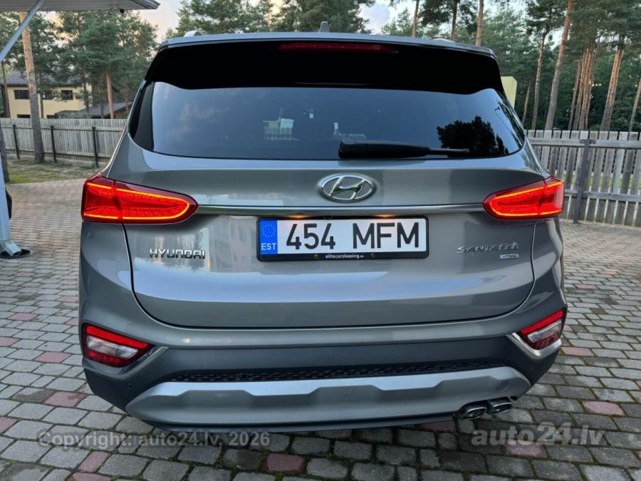 Grey Hyundai Santa Fe 2019 in Tallinn, with an engine capacity of 2.20 L and mileage of 83 thousand km for 36580 €, photo 11 on AUTOMOTO.COM.LV