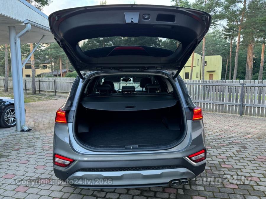 Grey Hyundai Santa Fe 2019 in Tallinn, with an engine capacity of 2.20 L and mileage of 83 thousand km for 36580 €, photo 12 on AUTOMOTO.COM.LV