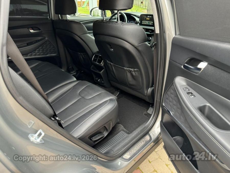 Grey Hyundai Santa Fe 2019 in Tallinn, with an engine capacity of 2.20 L and mileage of 83 thousand km for 36580 €, photo 19 on AUTOMOTO.COM.LV